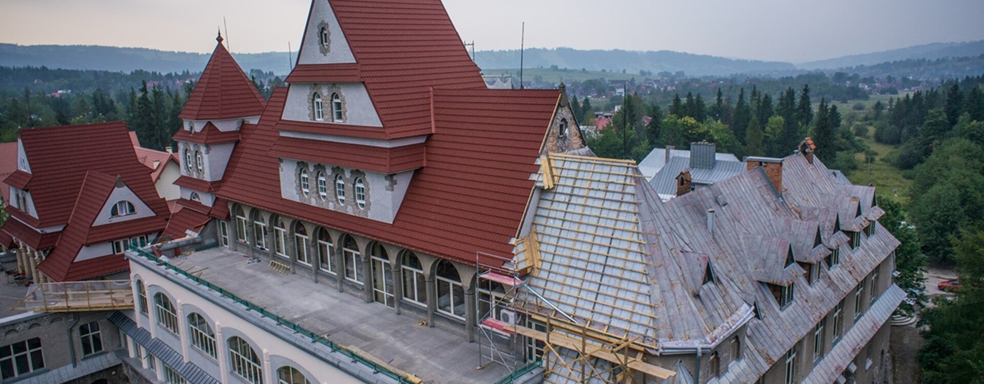 REDISCOVER THE TIMELESS ELEGANCE OF BEAVER TAIL ROOF TILES WITH GERARD ...